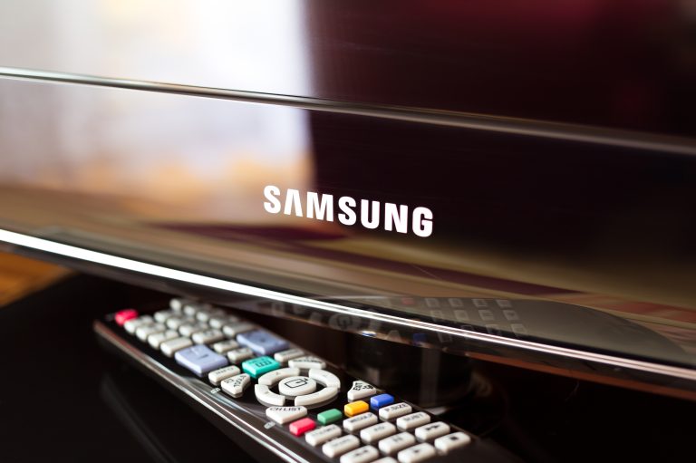 Where is the Power Button on Samsung TV: Updated in 2023 - Smart Home ...
